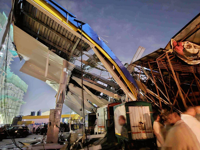 Mumbai Hoarding Collapse पर 48 घंटे बाद भी सवाल, NDTV ने किए कई अहम ...