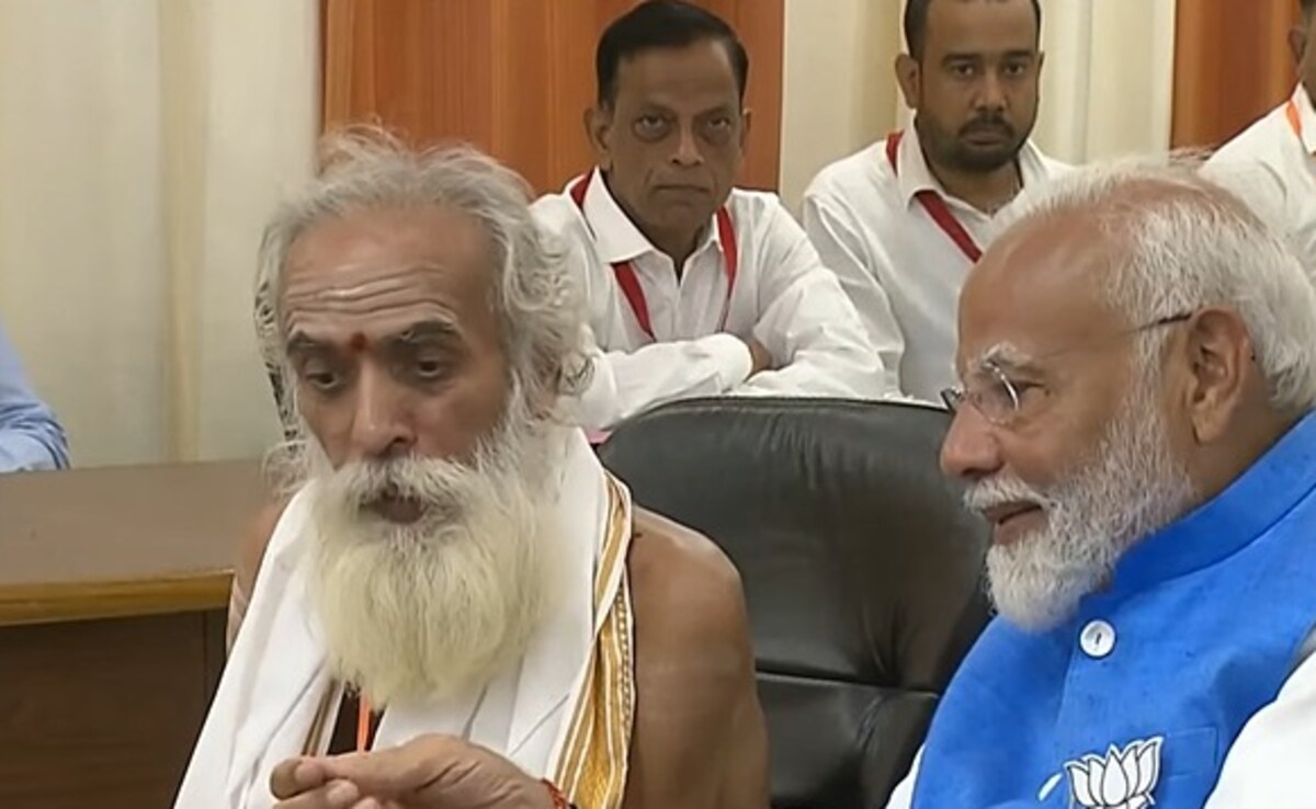 कौन हैं गणेश्वर शास्त्री द्रविड़, पीएम मोदी संग नामांकन भरने के दौरान ...