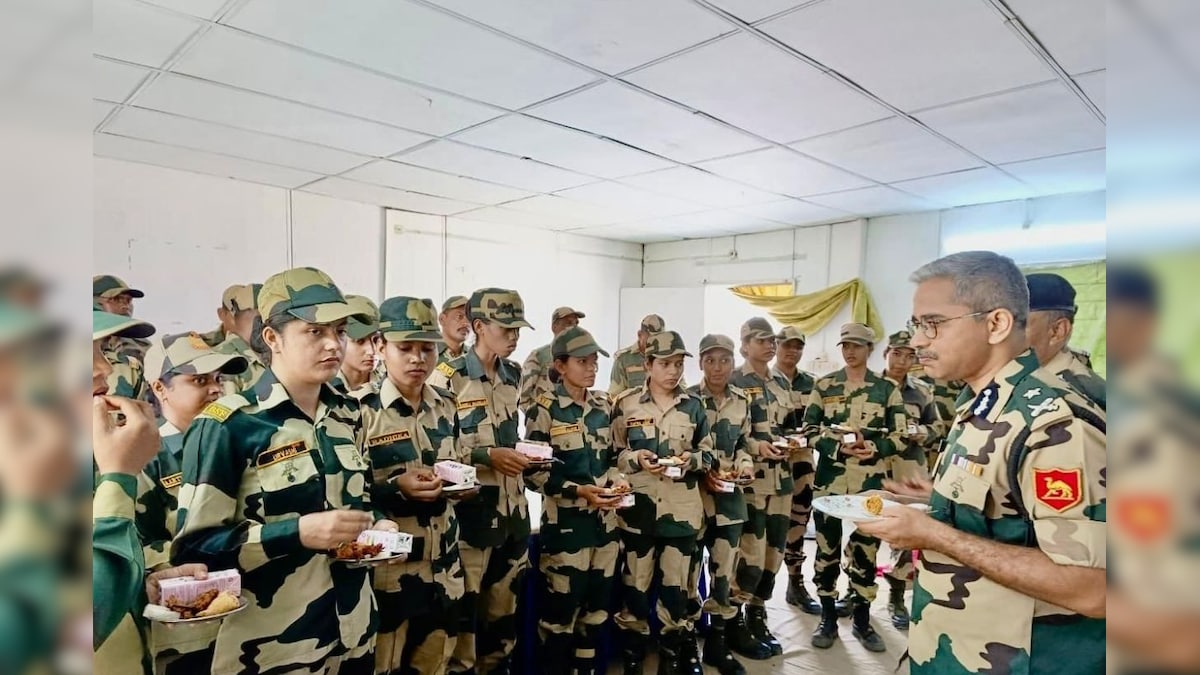 IG BSF का भारत पाकिस्तान बॉर्डर पर 'महिला बीओपी लक्ष्मण' का दौरा,महिला ...