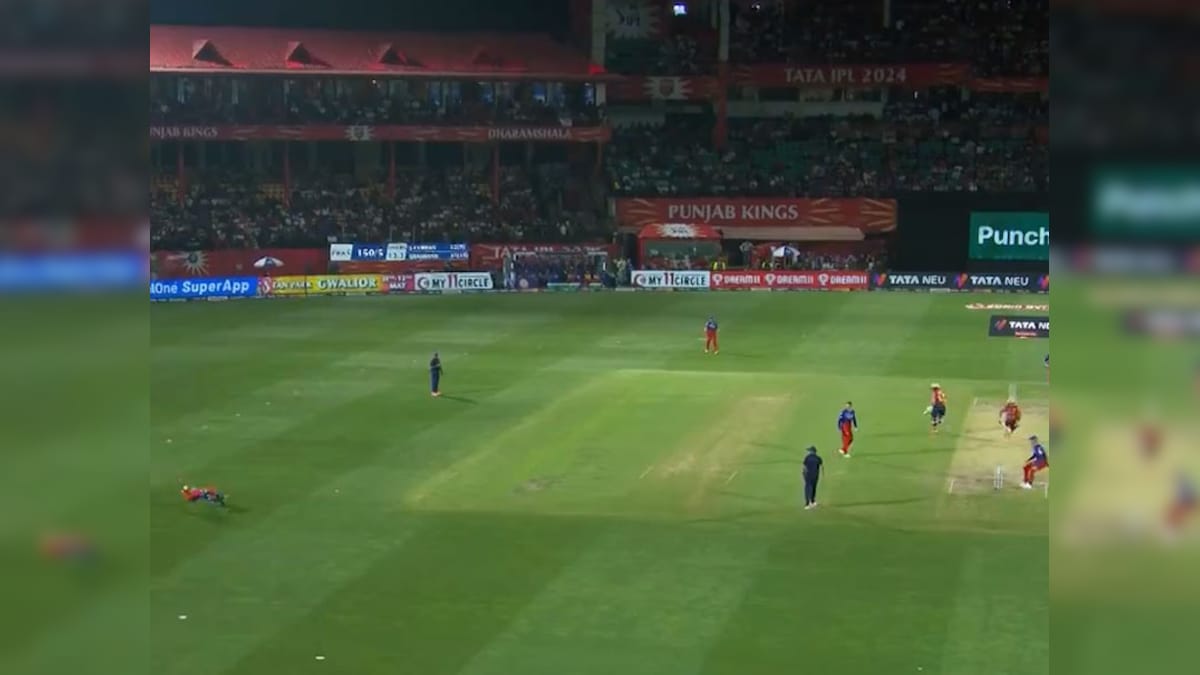 Virat Kohli "Is Not Human": Internet Goes Berserk As RCB Star Effects 'Magic' Run Out. Watch ...