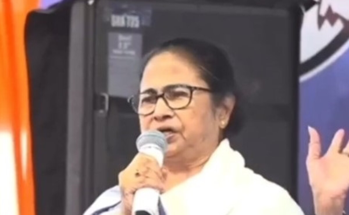 "Edited Videos Shown, Have Pen Drive": Mamata Banerjee Attacks Governor
