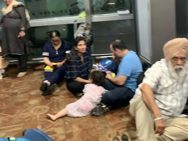 Delhi से Air India की San Francisco जाने वाली Flight AI 183 में क़रीब ...