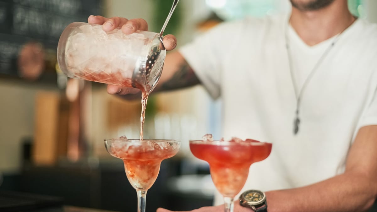 5 Telltale Signs Your Bartender Isnt Making Your Cocktails Properly ...