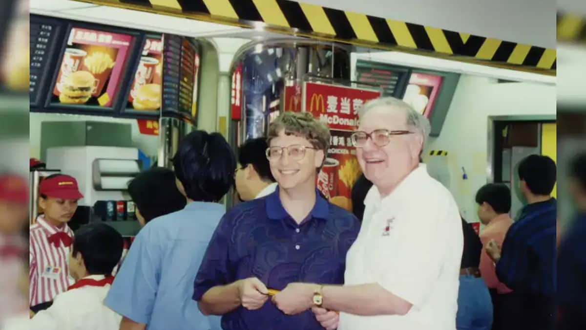 Bill Gates And Warren Buffett Have McDonalds Gold Card That Provides ...