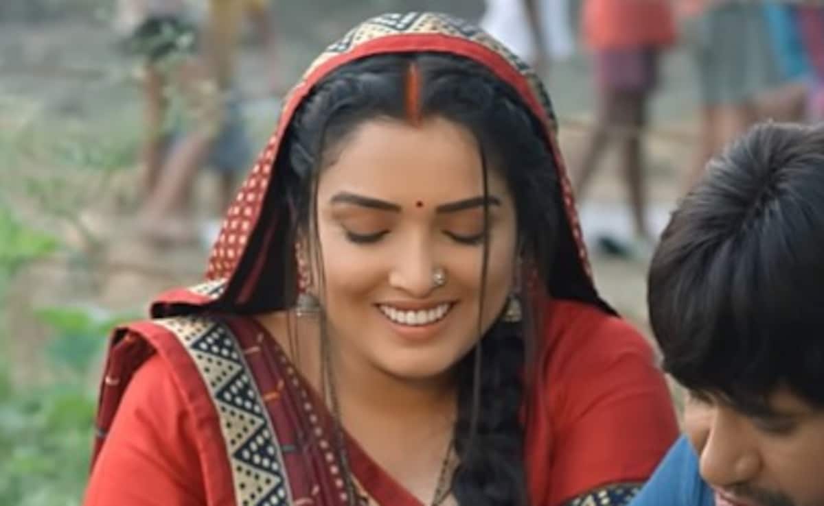 Maroon Color Sadiya Fasal Movie Video Song: मरून कलर सड़िया का यूट्यूब पर कामयाबी भरा सफर जारी ...