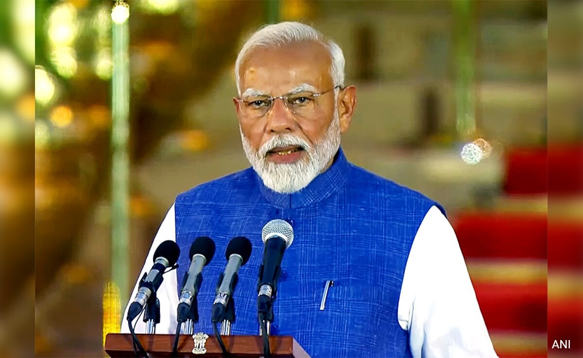 PM Modi Swearing In Ceremony: White Kurta, Churidar With Blue Jacket: PM Modi's Pick For Oath Event