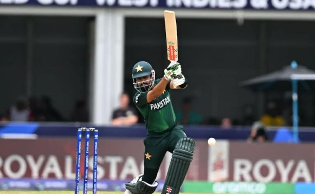 Babar Azam: सब उठा रहे बाबर पर उंगली, इसी बीच पाक कप्तान ने कर दिया ...