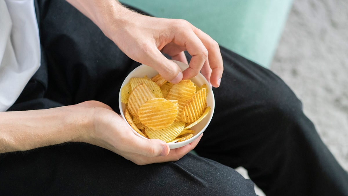 Struggling To Stop Mindless Munching? Heres What Nutritionist Suggests ...