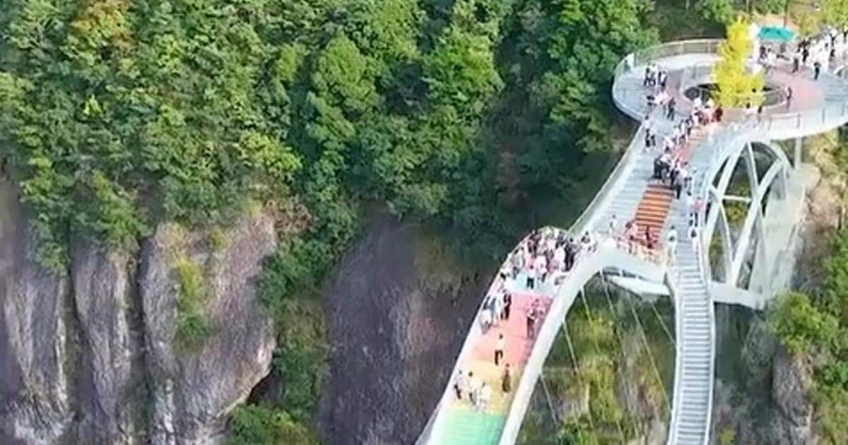 The Surreal 'Bending' Glass Bridge In China