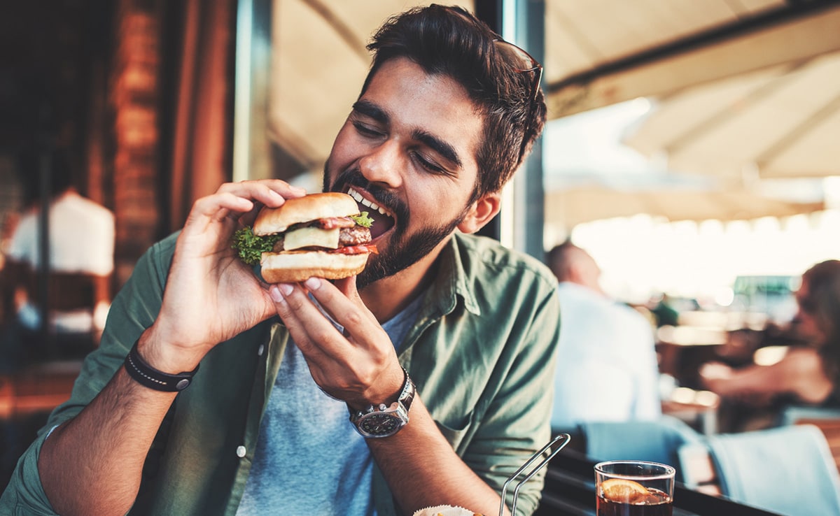 Nutritionist Shares Foods To Eat When You Are Travelling
