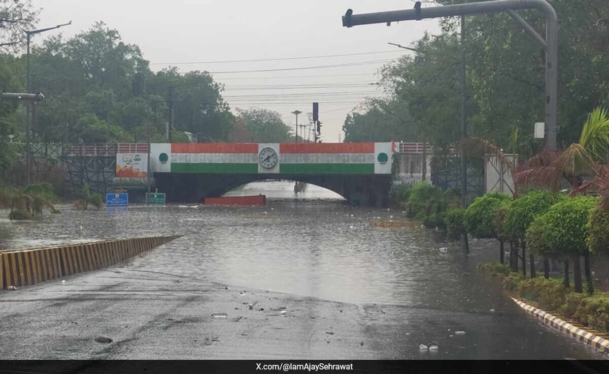 "Annual Vehicular Sacrifice": Rain Turns Delhi Into Meme Capital ...
