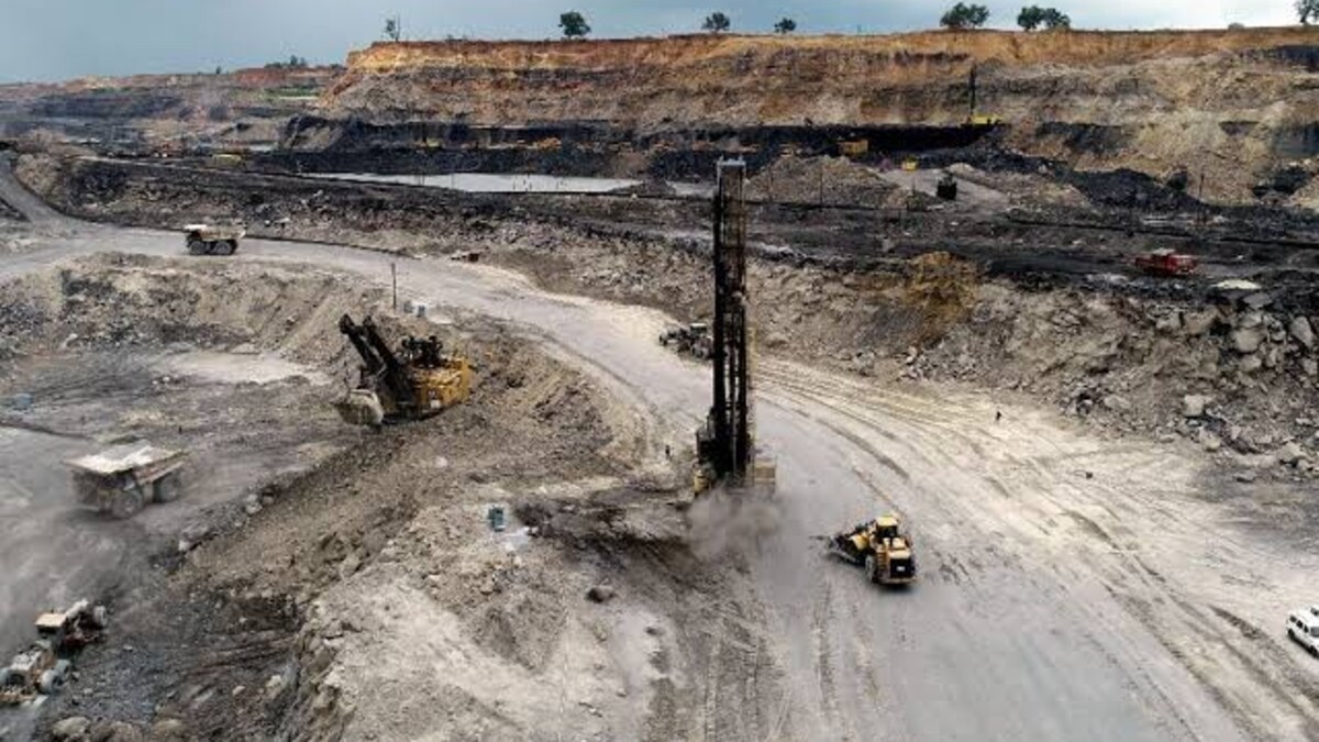 Coal Scam Case: कोरबा के खनिज दफ्तर में EOW की दबिश, कोयला घोटाले से जुड़े मामले की चल रही जांच ...