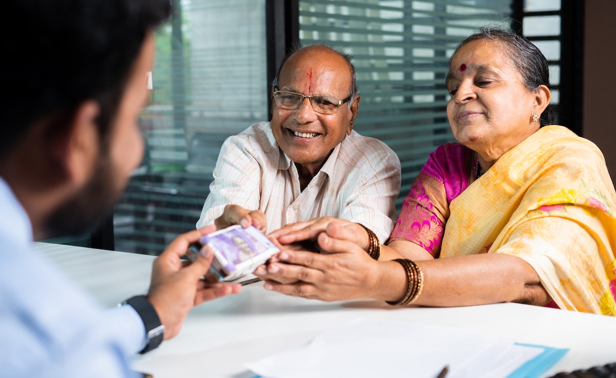 NPS vs Mutual Fund SIP: रिटायरमेंट प्लानिंग के लिए कौन है बेहतर? जानें ...