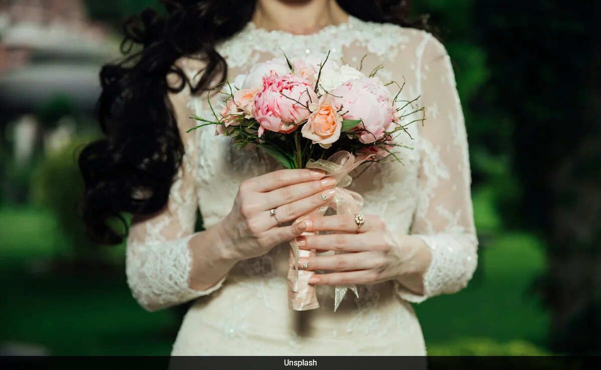 Taiwan Woman Plans "Ghost Wedding" For Boyfriend Who Died In Car Accident