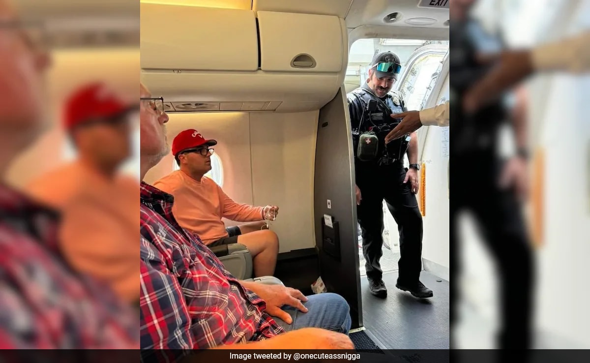 Drunk American Airlines Passenger Exposes Himself, Urinates In Plane's ...