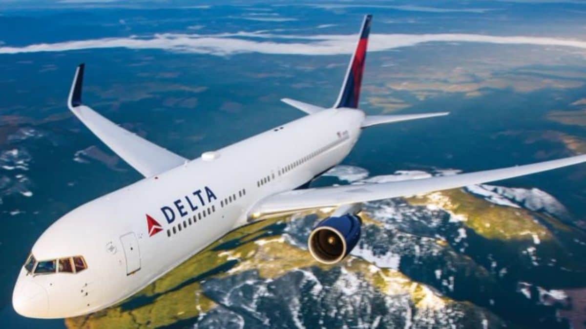 Delta Flight Diverted After Passengers Allegedly Served "Spoiled" Food ...