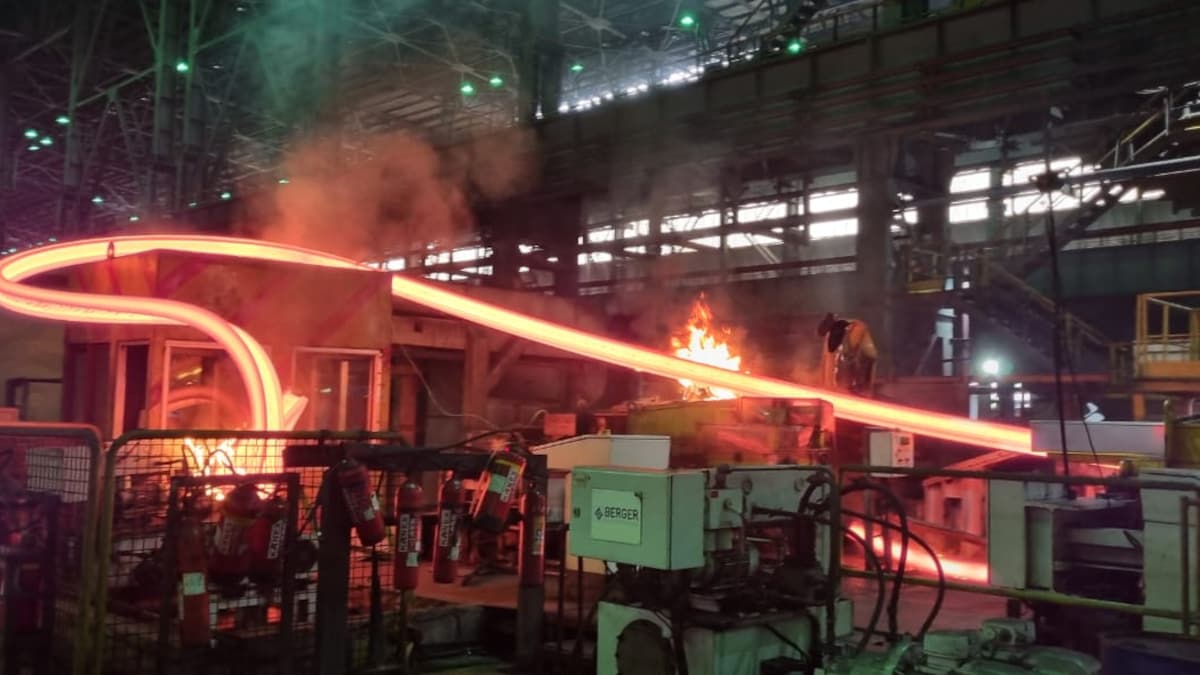 भिलाई इस्पात संयंत्र में बड़ा हादसा, स्टैंपिंग मशीन से उछलकर बाहर निकली ...