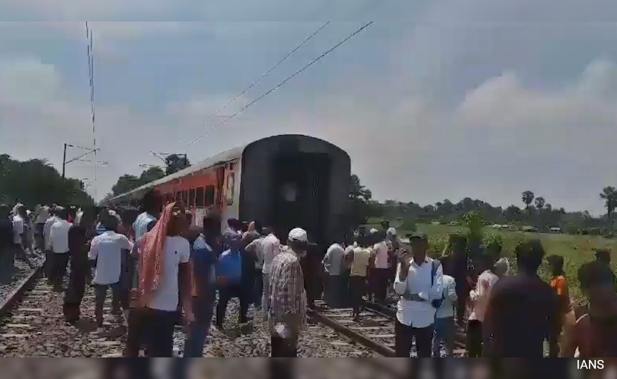 Narrow Escape For Bihar Sampark Kranti Express Passengers As Coaches Detach