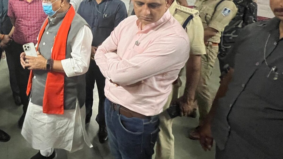 Indore Bal Ashram: बीमार बच्चों से मिलने इंदौर पहुंचे मोहन कैबिनेट के ...