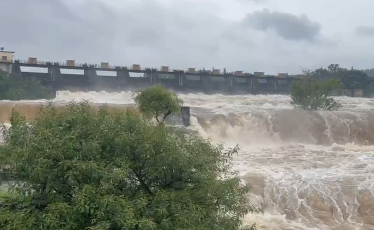 Pune Rain 90 percent water storage in four dams Discharge from Bhatghar ...
