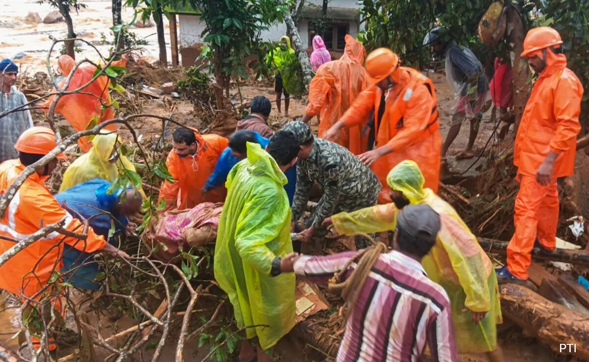 Wayanad Landslides, Kerala Landslides, Narendra Modi, Pinarayi Vijayan: 93 Dead, Hundreds ...