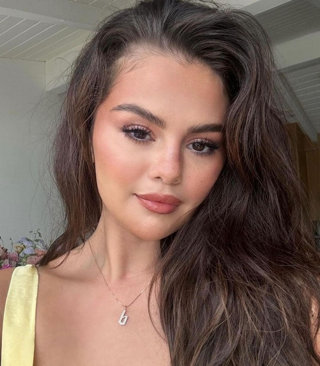 Selena Gomez's Natural Beauty Looks