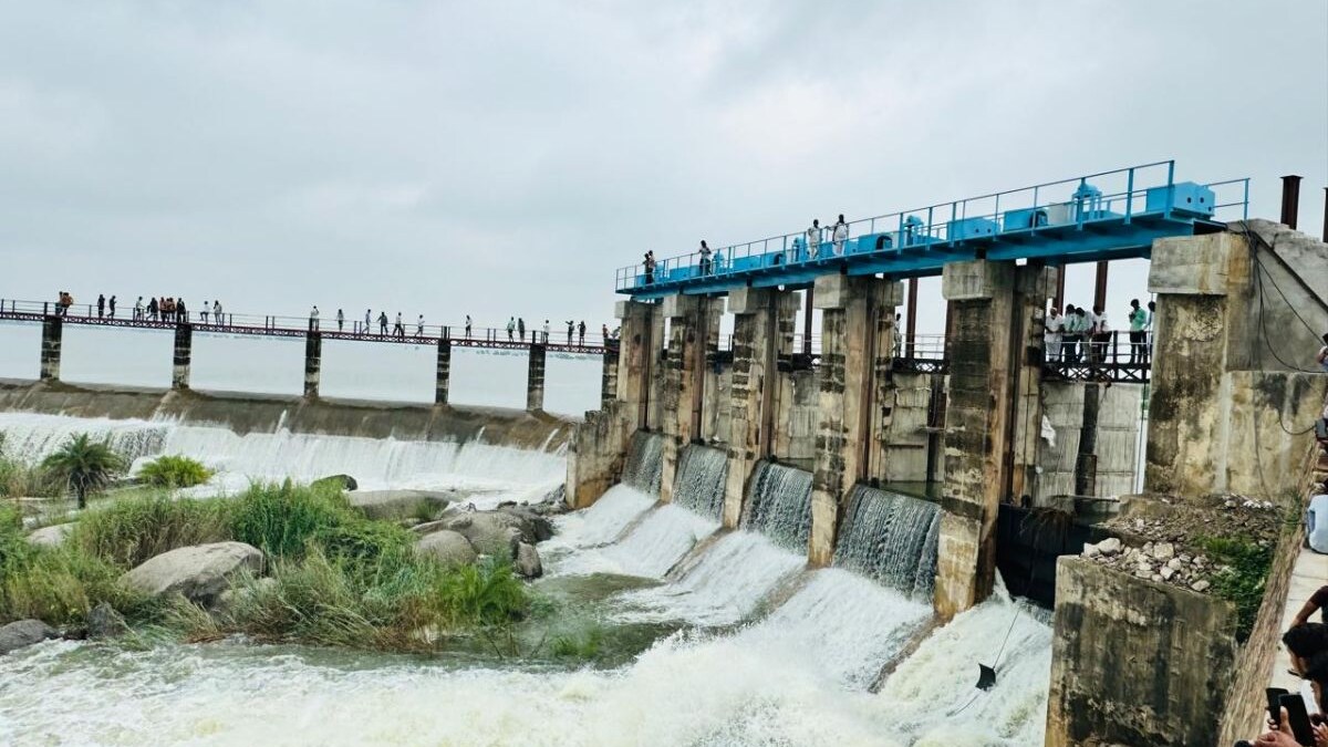 भारी बारिश के बाद टोंक में 12वीं तक स्कूल बंद, बाढ़ की आशंका को देखते ...