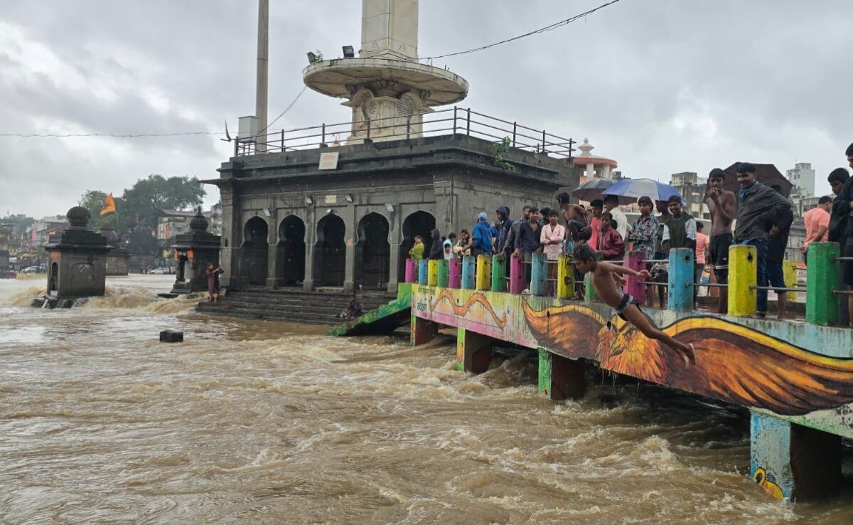 Heavy rains in Nashik increase water level of dams warning to Godavari riverside villages