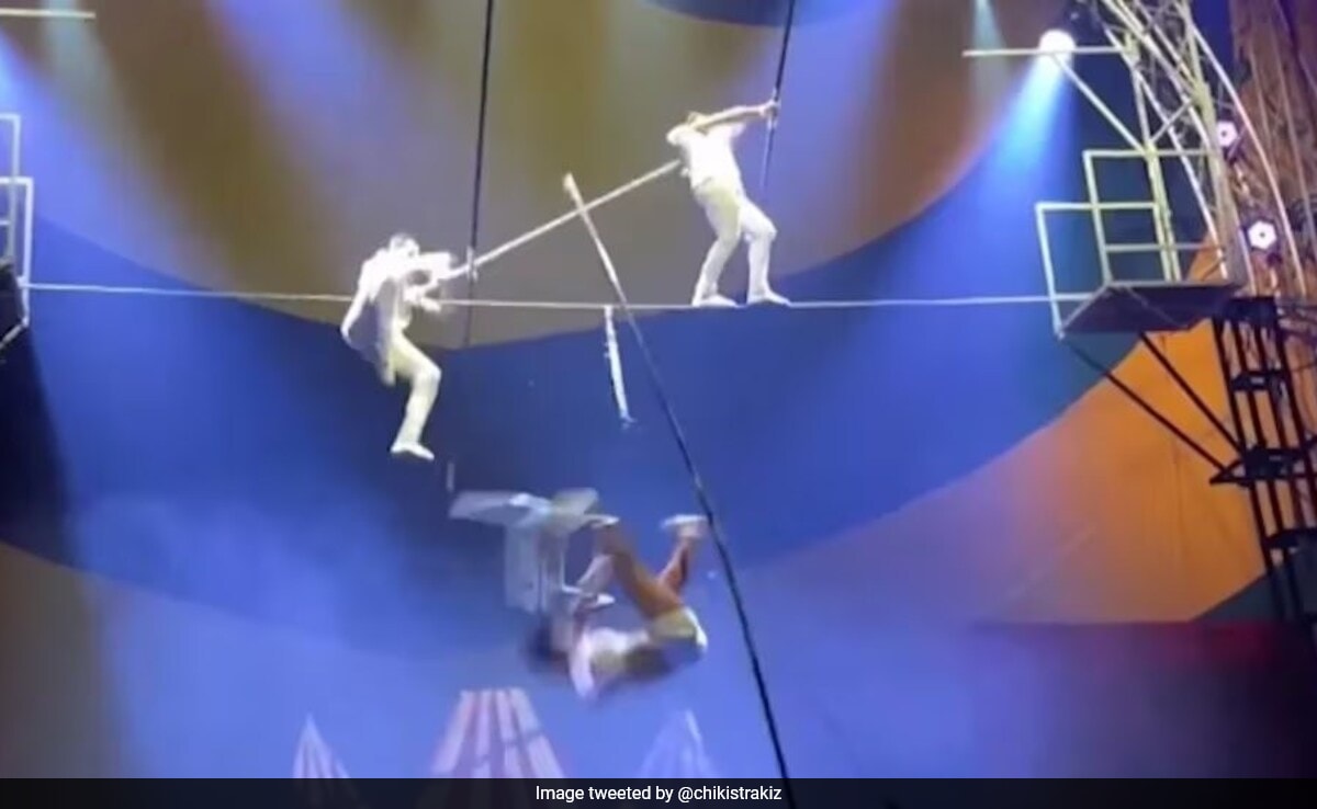Circus Performer In UK Falls From Tightrope In Front Of Horrified ...