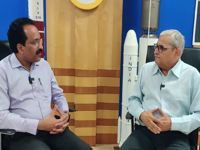 National Space Day: ISRO Chief S Somnath ने भारत के Man Mission पर किया ...