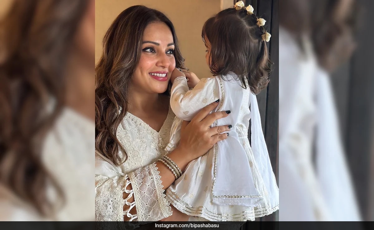Like Mother, Like Daughter: Bipasha Basu And Her Daughter Devi Twin And ...