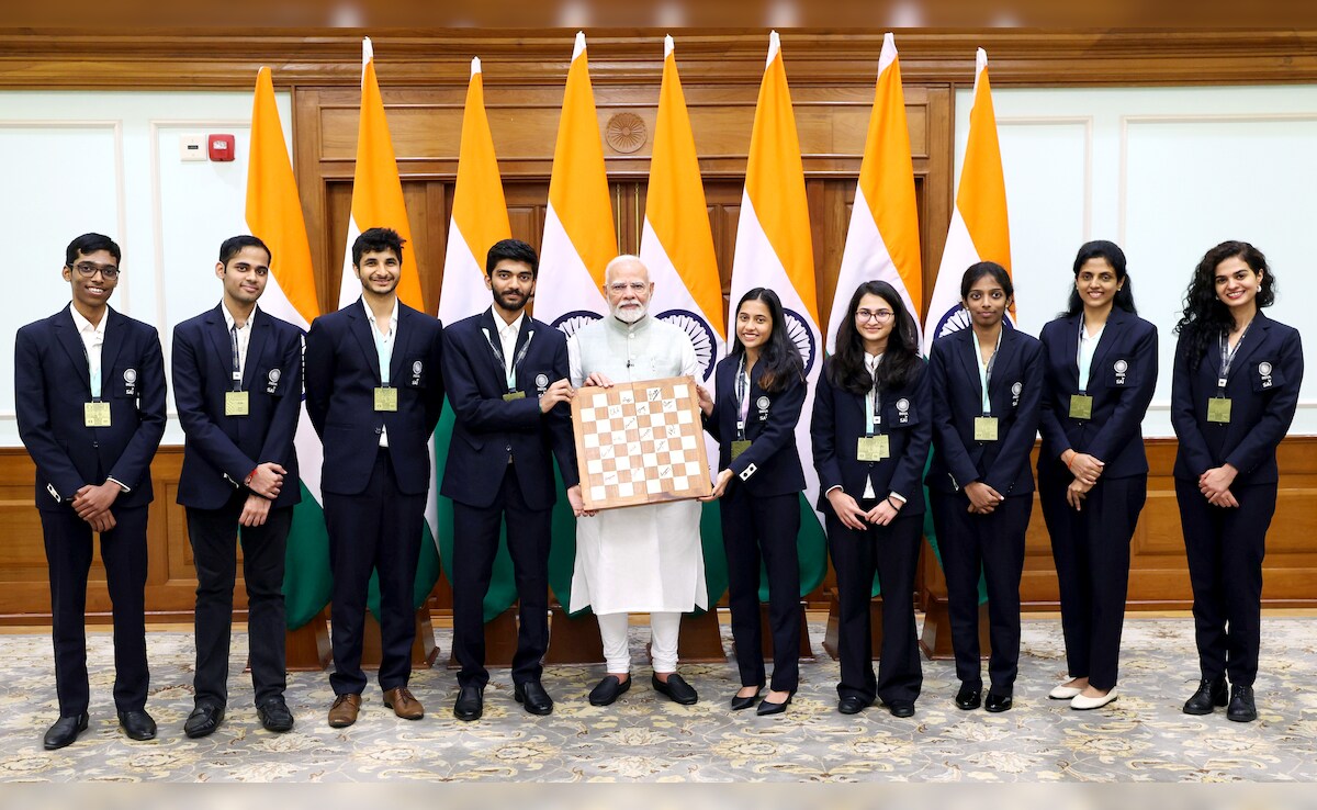 Chess Olympiad 2024: चेस ओलंपियाड विजेताओं ने मांगा पीएम मोदी से एक ...