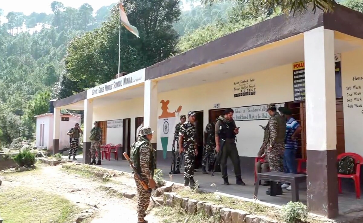 जम्मू-कश्मीर में दूसरे चरण का मतदान, उमर अब्दुल्ला समेत इन दिग्गजों की ...