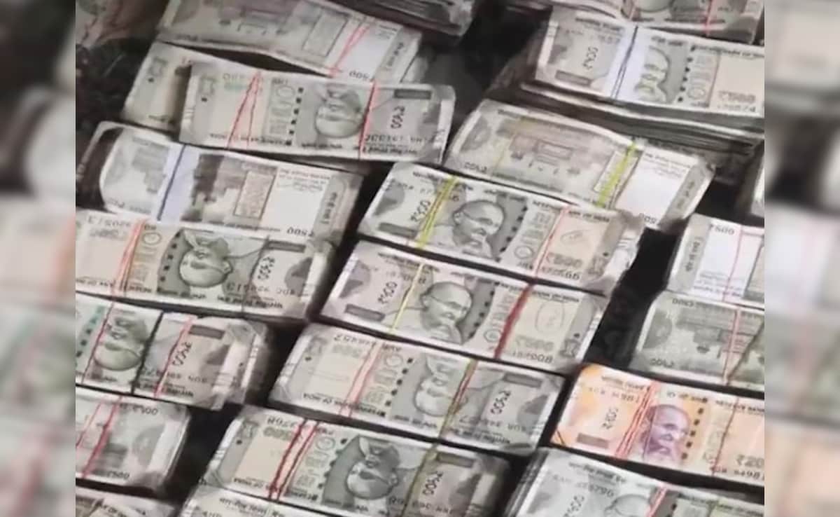 State Excise Department raid in Nagpur Stock of scotch and cash of 37 lakhs