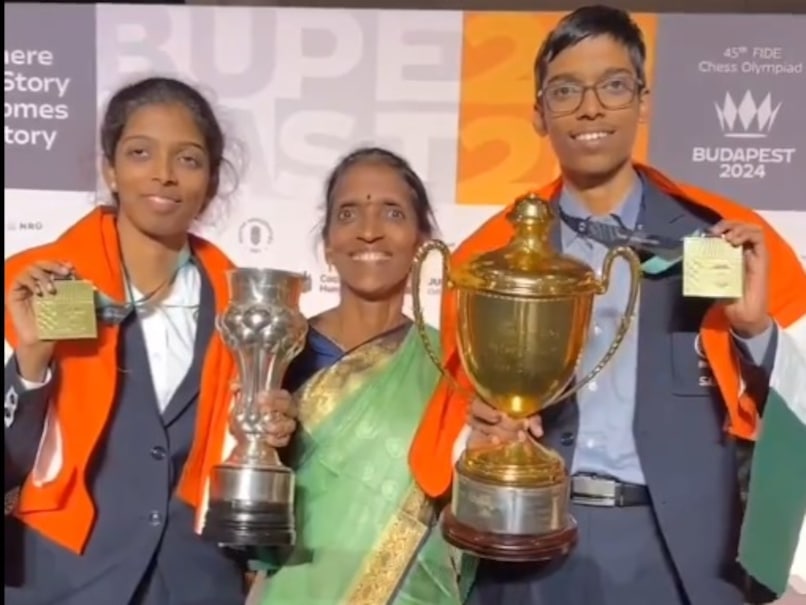 "Indeed A Proud Mom": R Praggnanandhaa, Sister's Photo Viral After ...