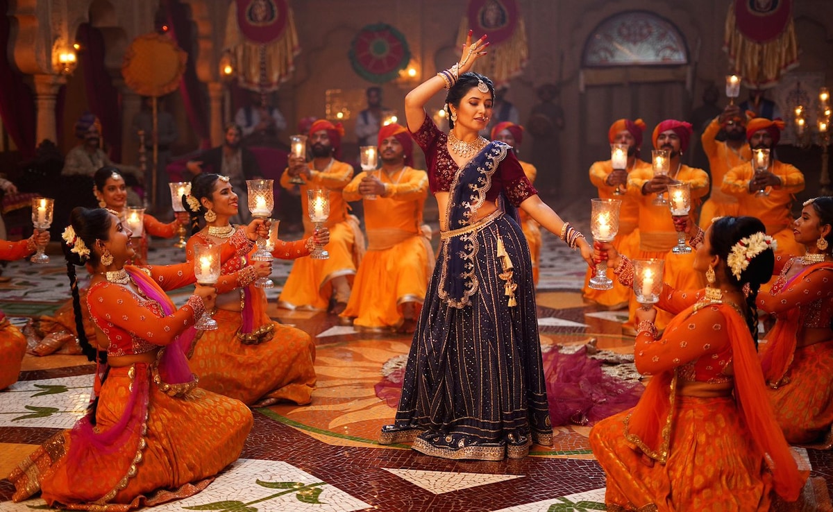 phullwanti marathi movie title track release prajaktta mali aarya ...