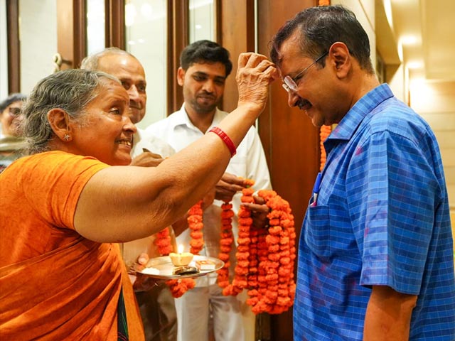 Arvind Kejriwal Receives Grand Welcome At Home After Release