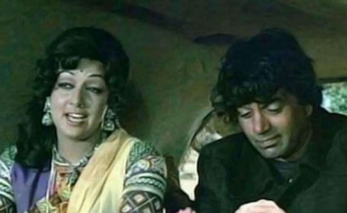 धर्मेंद्र के डुप्लिकेट ने नकली हेमा मालिनी के साथ रीक्रिएट किया शोले का ...