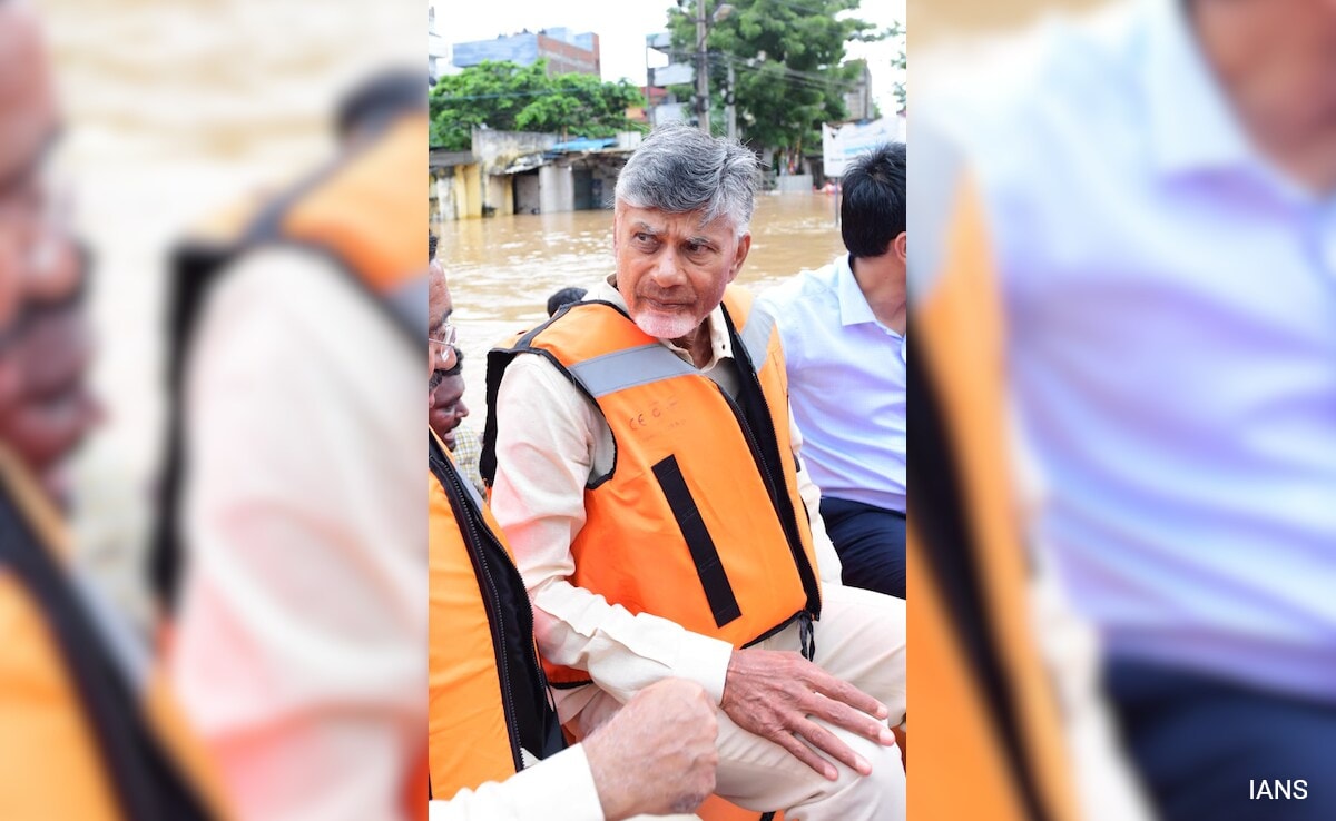 Video: Chandrababu Naidu Visits Flood-Affected Vijayawada In A Boat