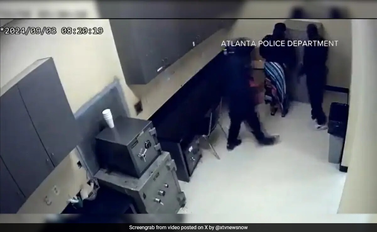 Watch: Thieves Crash Through Ceiling During US Robbery, Steal $150000