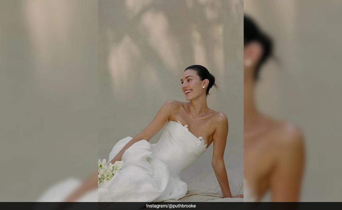 Brooke Sansone Married Popstar Charlie Puth Wearing A Custom Danielle ...