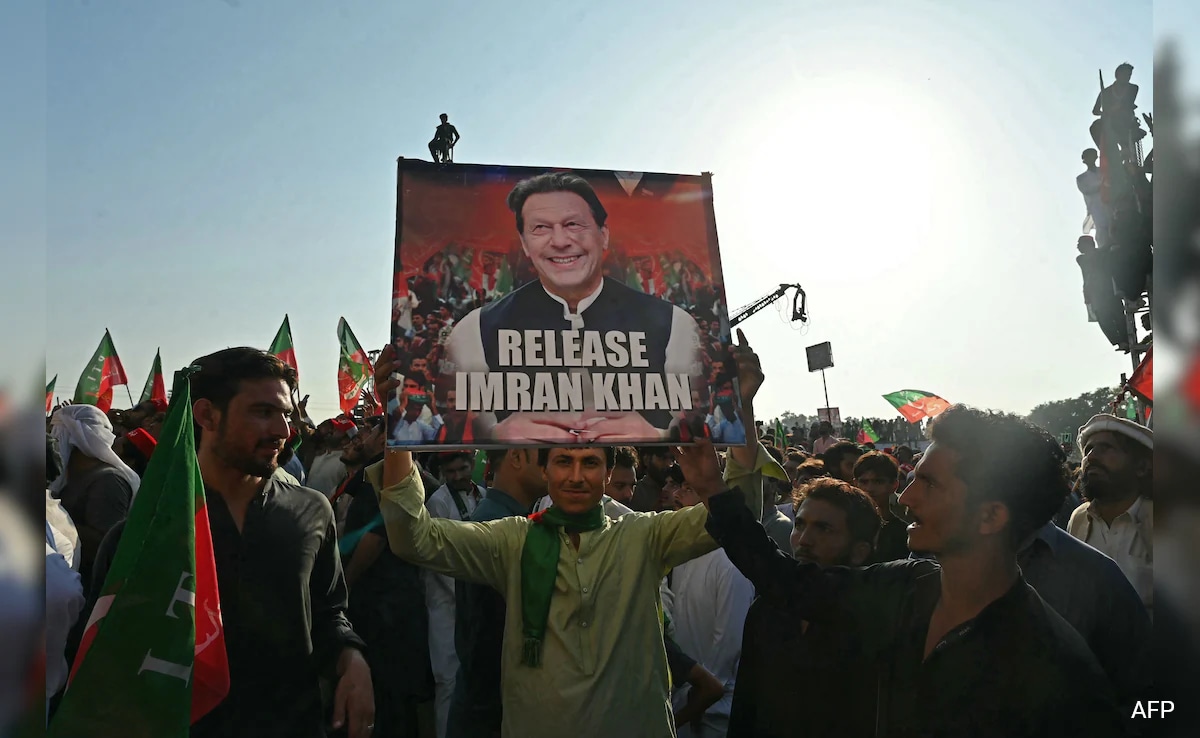 Pakistan Ex PM Imran Khan Party Leaders Clash With Cops, Several ...