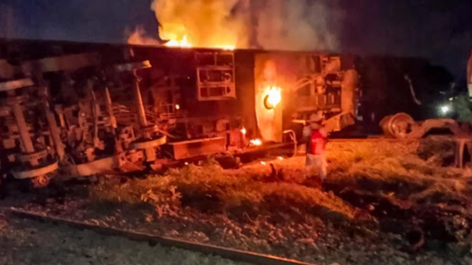 Express Train Collides With Goods Train In Tamil Nadu, 12 Coaches Derail