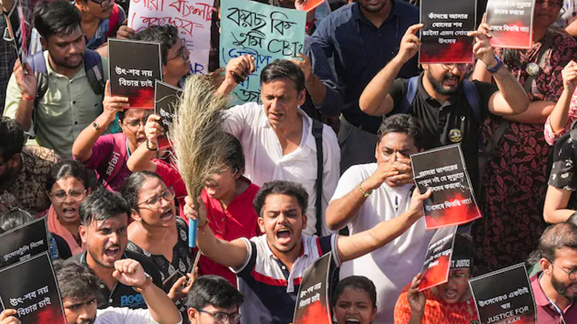 Bengal Doctors Withdraw Hunger Strike After Meet With Mamata Banerjee