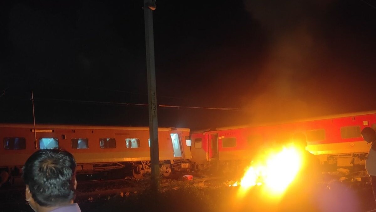 तमिलनाडु में बड़ा रेल हादसा, मालगाड़ी और एक्सप्रेस की टक्कर, 2 डिब्बों ...