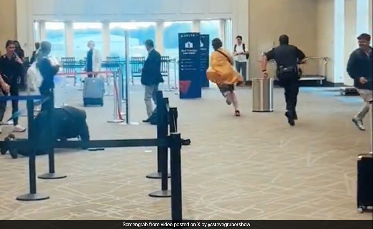 "I Will Kill You": Screaming Delta Passenger Jumps Behind Check-In ...