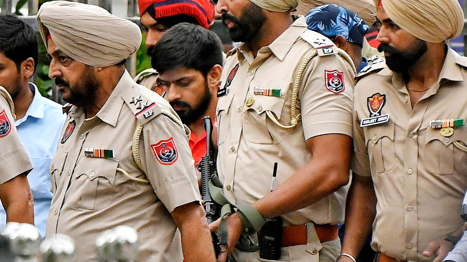 Uske 700 Shooters Hai… : UP Ex Top Cop On Lawrence Bishnoi's Alleged ...