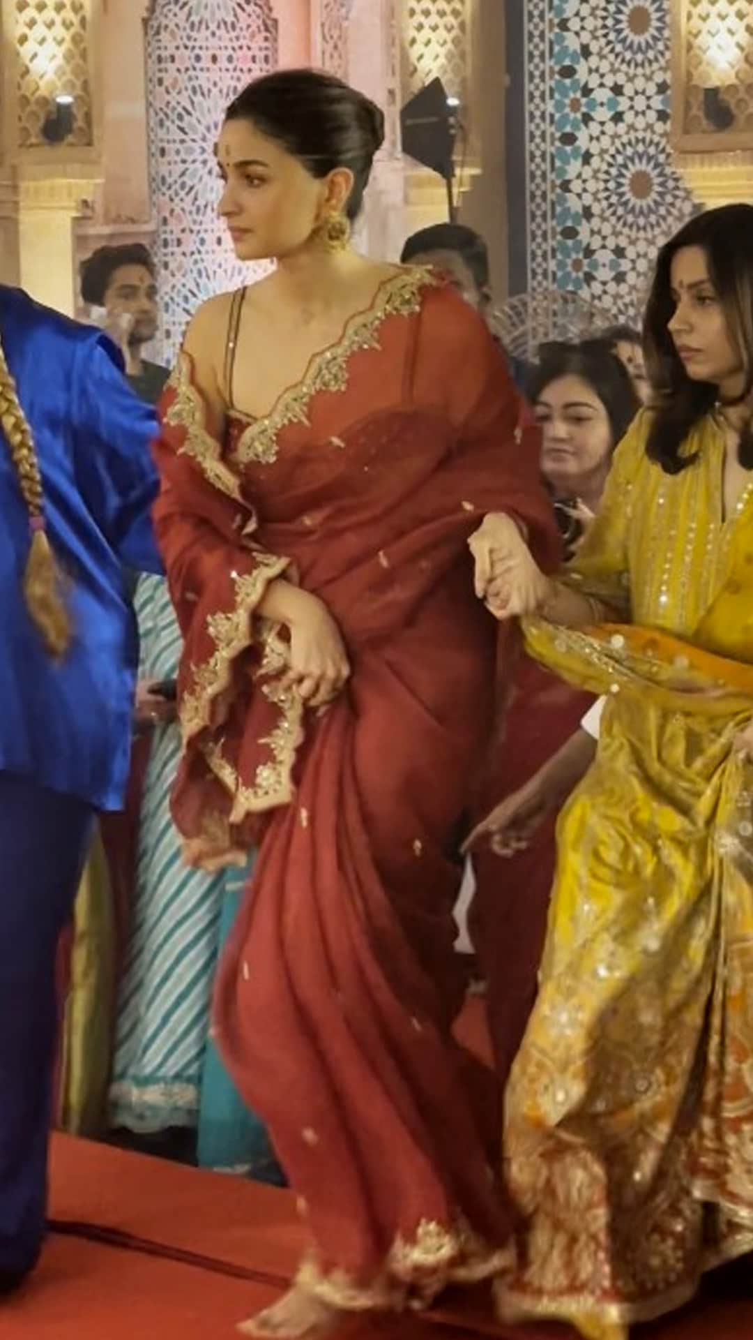 Durga Puja 2024: Alia Bhatt Seeks Blessings With Sister Shaheen By Her Side