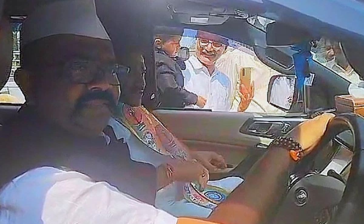 Mathadi worker leader Narendra Patil Steers Shashikant Shinde vehicle ...