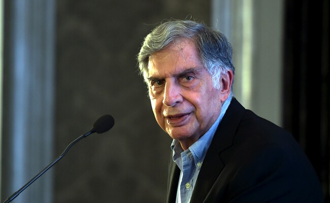 Ratan Tata: A Life, Thomas Mathew, Caroline Jones, Carolyn Jones ...